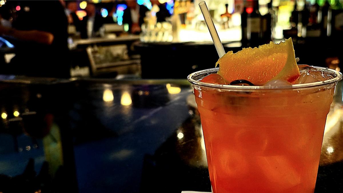 マジックバーで誕生日の感動演出！おすすめ演出と失敗しない選び方 - TABLE MAGIC BLACKBOX